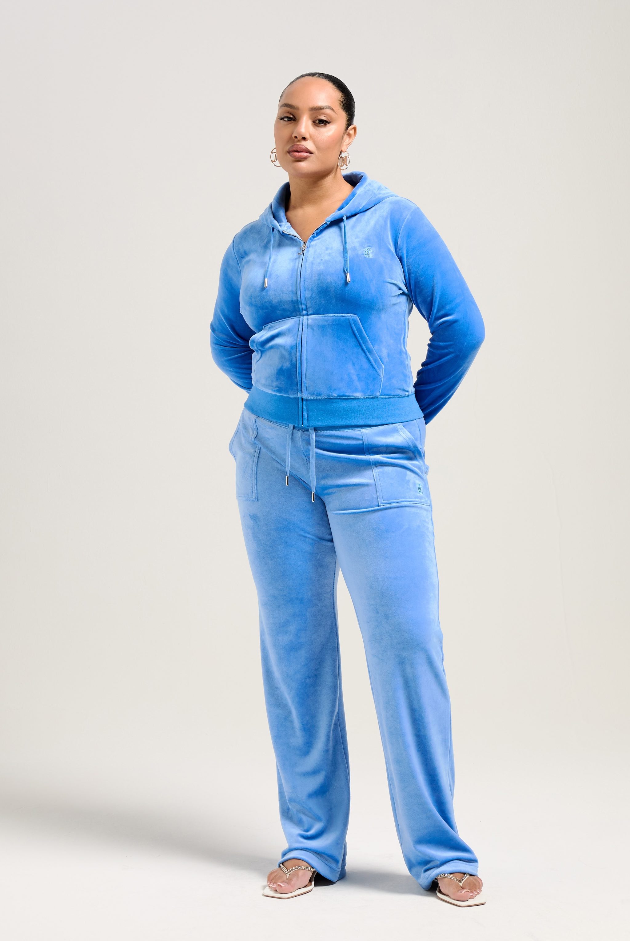 Juicy Couture Polska | Ikoniczne dresy, torby, akcesoria i inne!